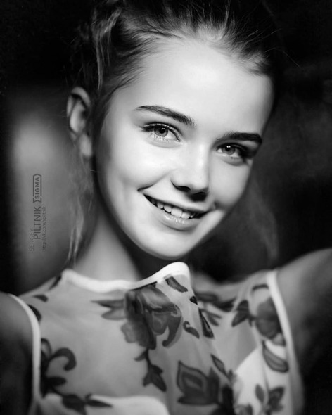 Color Palette generated based on #0F0F0F, #313131, #656565, #9D9D9D ...